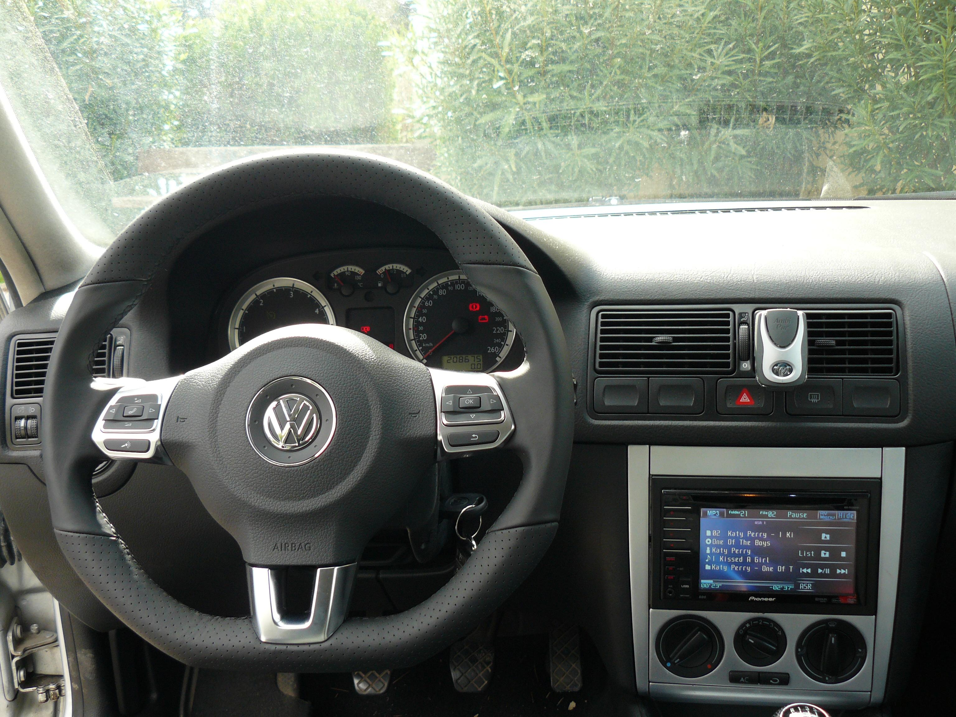 Volant Golf VI : Accessoires Intérieurs - Page 4 - Forum Volkswagen Golf IV